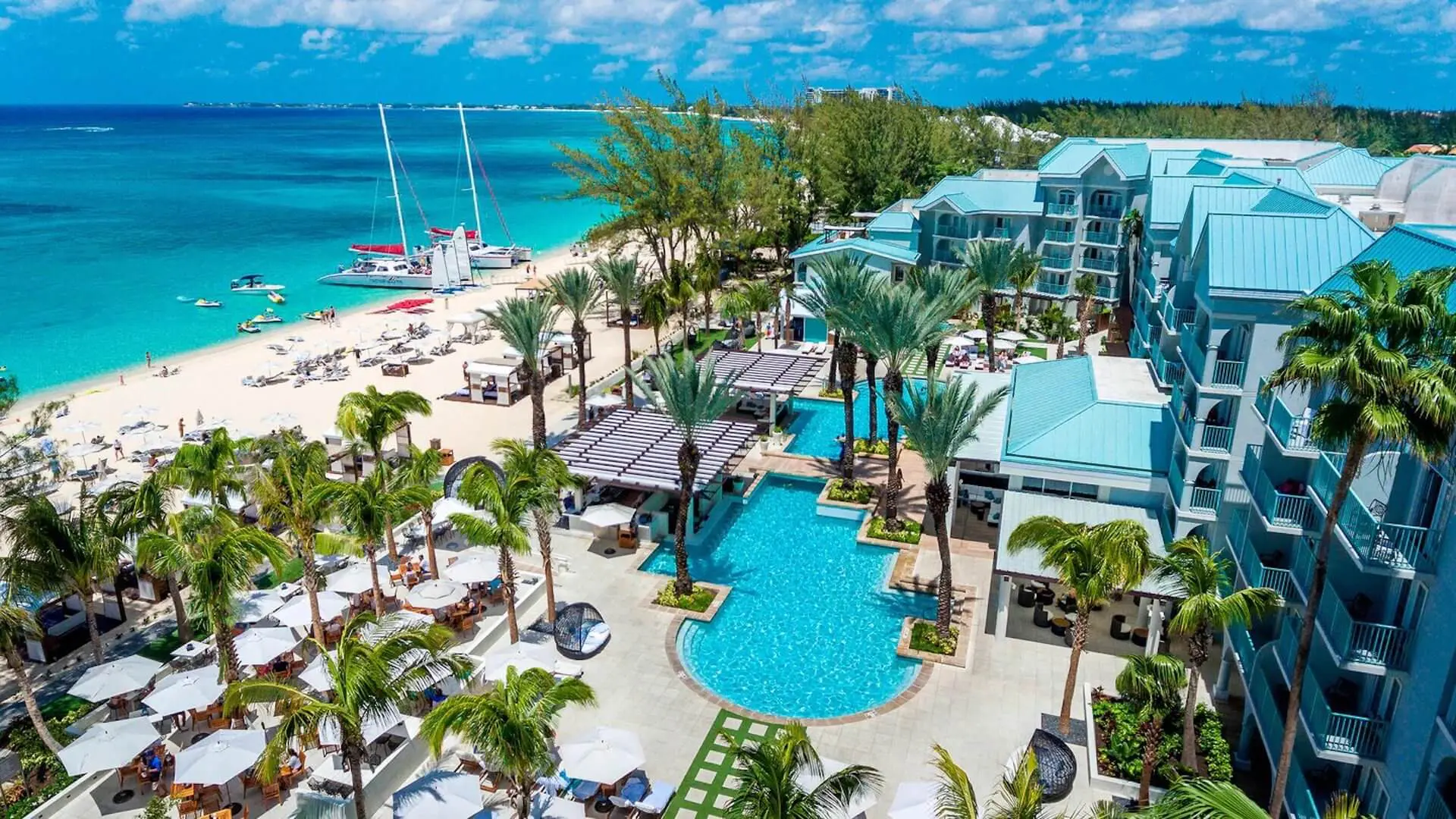 A Visitor's Guide to Grand Cayman's Seven Mile Beach | Red Sail Sports